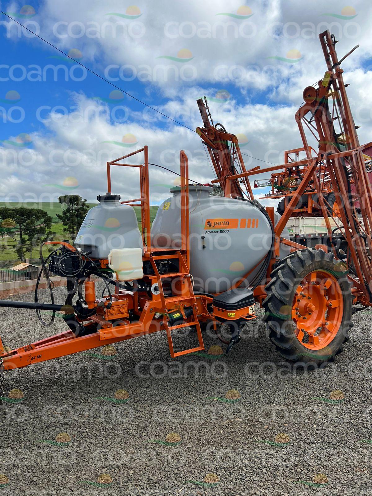 Coamo Máquinas | Pulverizador Jacto Advance 2000 AM 18 ano 2013